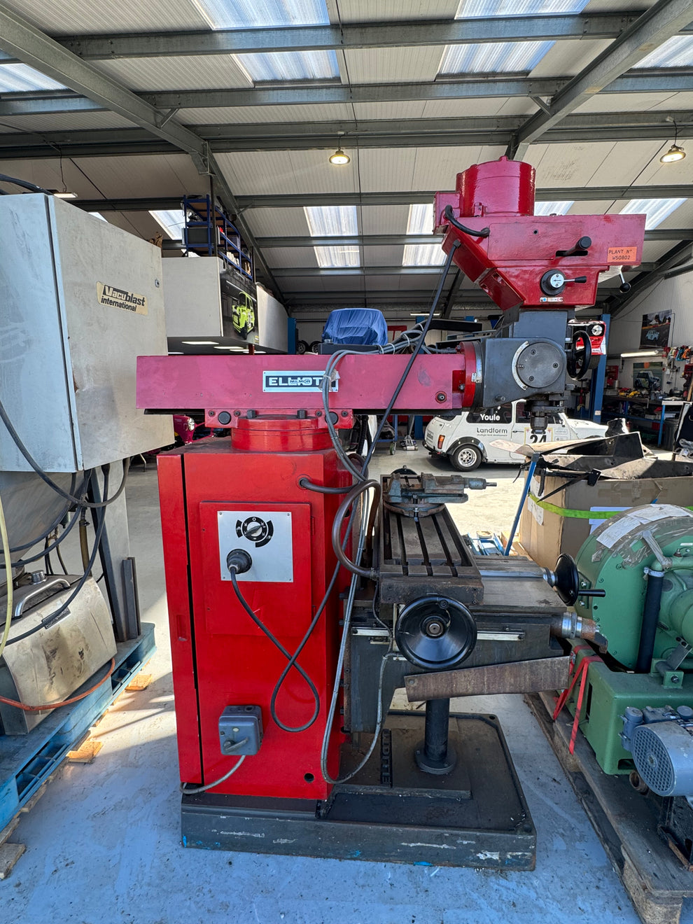 Elliott Milmor vertical milling machine – Owens Pit Stop